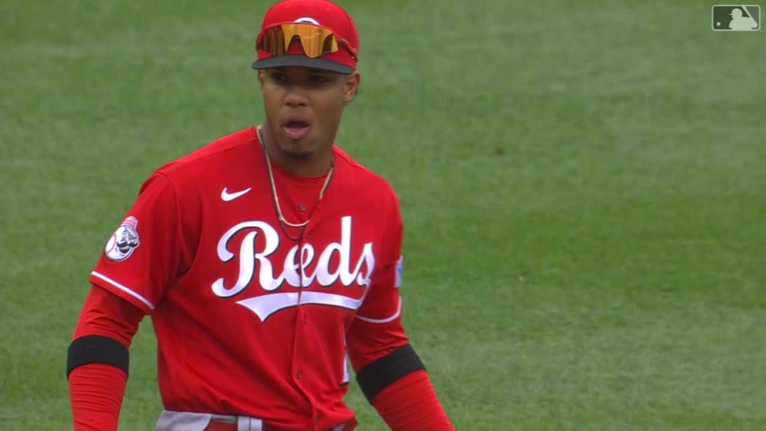 Jose Barrero catches a line drive for an out | 04/23/2023 | Cincinnati Reds