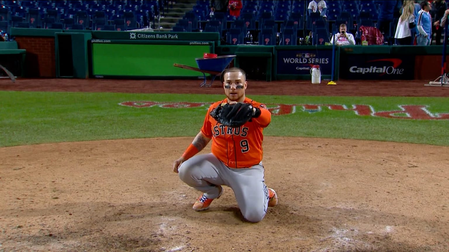 Christian Vázquez demonstrates demo after no-hitter | 11/03/2022 ...