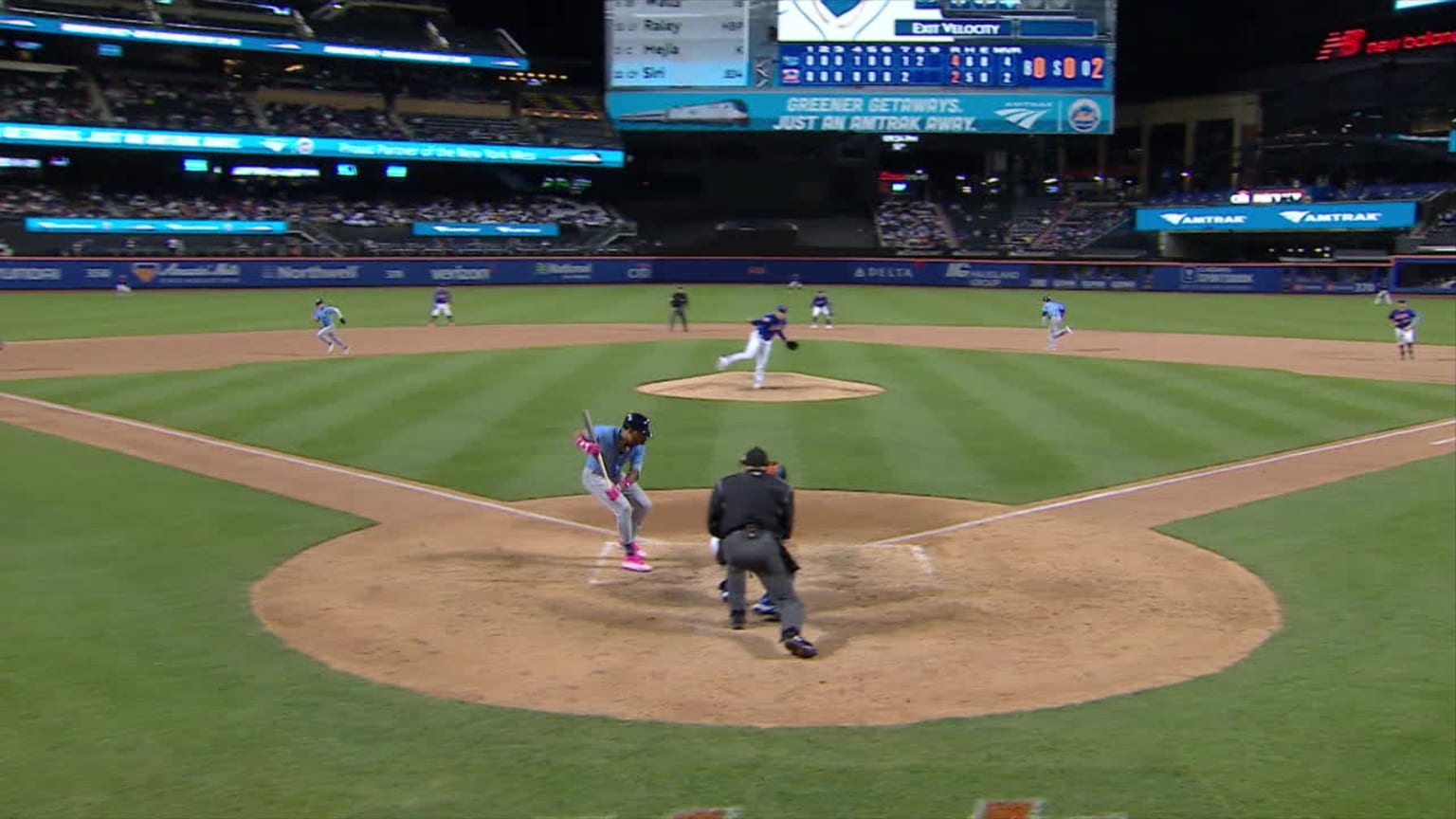 Walls and Raley double steal in the top of the 8th | 05/17/2023 | MLB.com