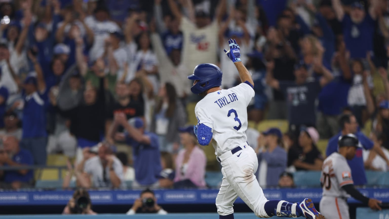 Chris Taylor delivers walk-off single in the 10th | 09/24/2023 | MLB.com