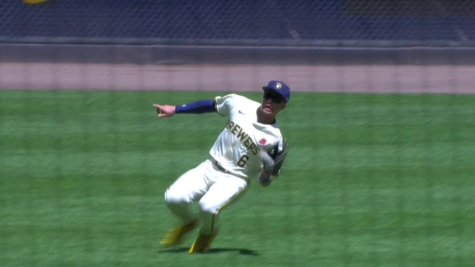 Isaac Collins' sliding catch | 05/26/2025 | Milwaukee Brewers