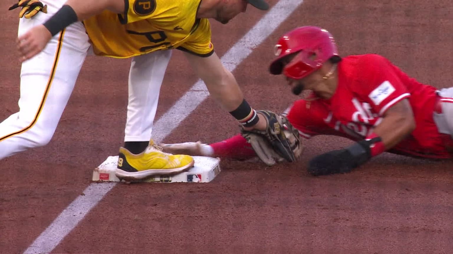 Joey Bart nabs Santiago Espinal after review | 08/23/2024 | Cincinnati Reds