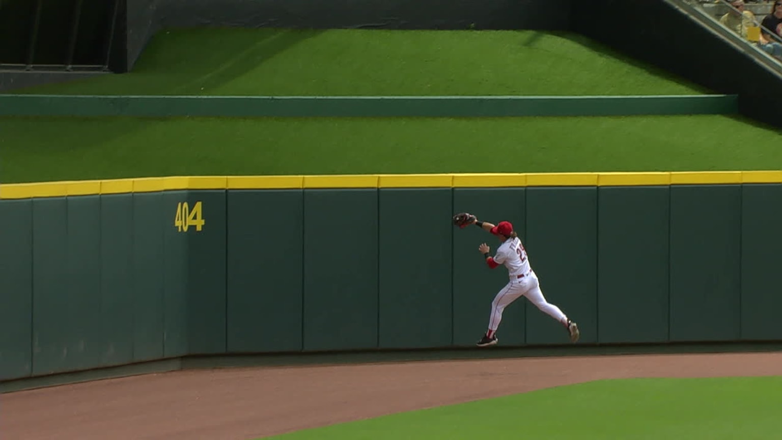 TJ Friedl robs Juan Soto with a great leaping catch | 07/02/2023 ...