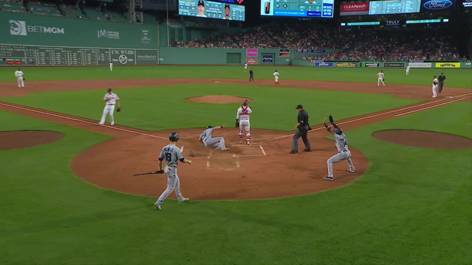 Jean Segura drives in two runs with an infield single | 06/28/2023 ...