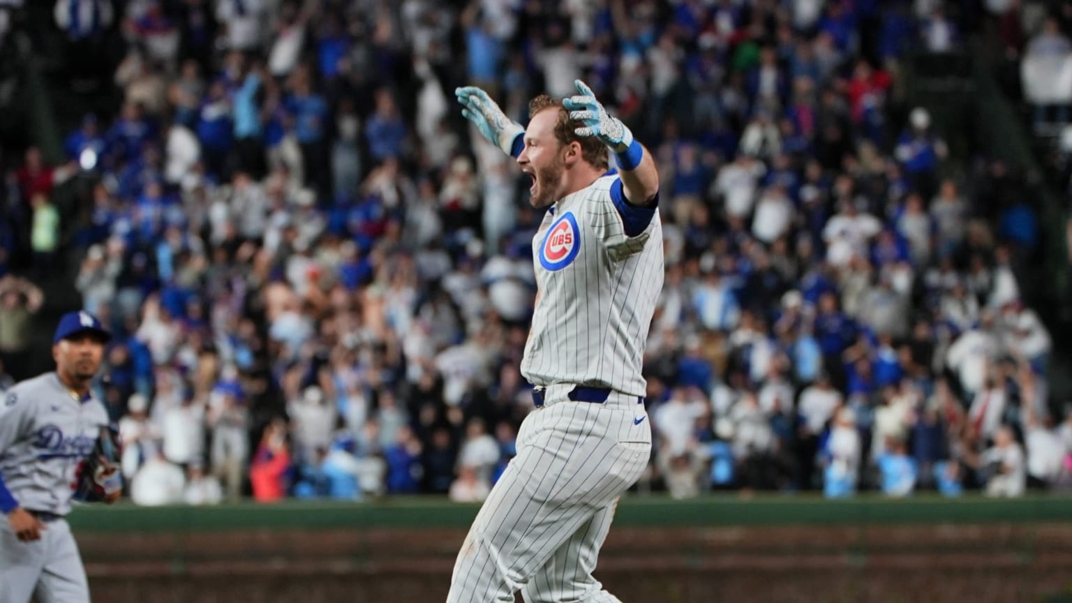 Ian Happ's walk-off single | 04/22/2025 | MLB.com