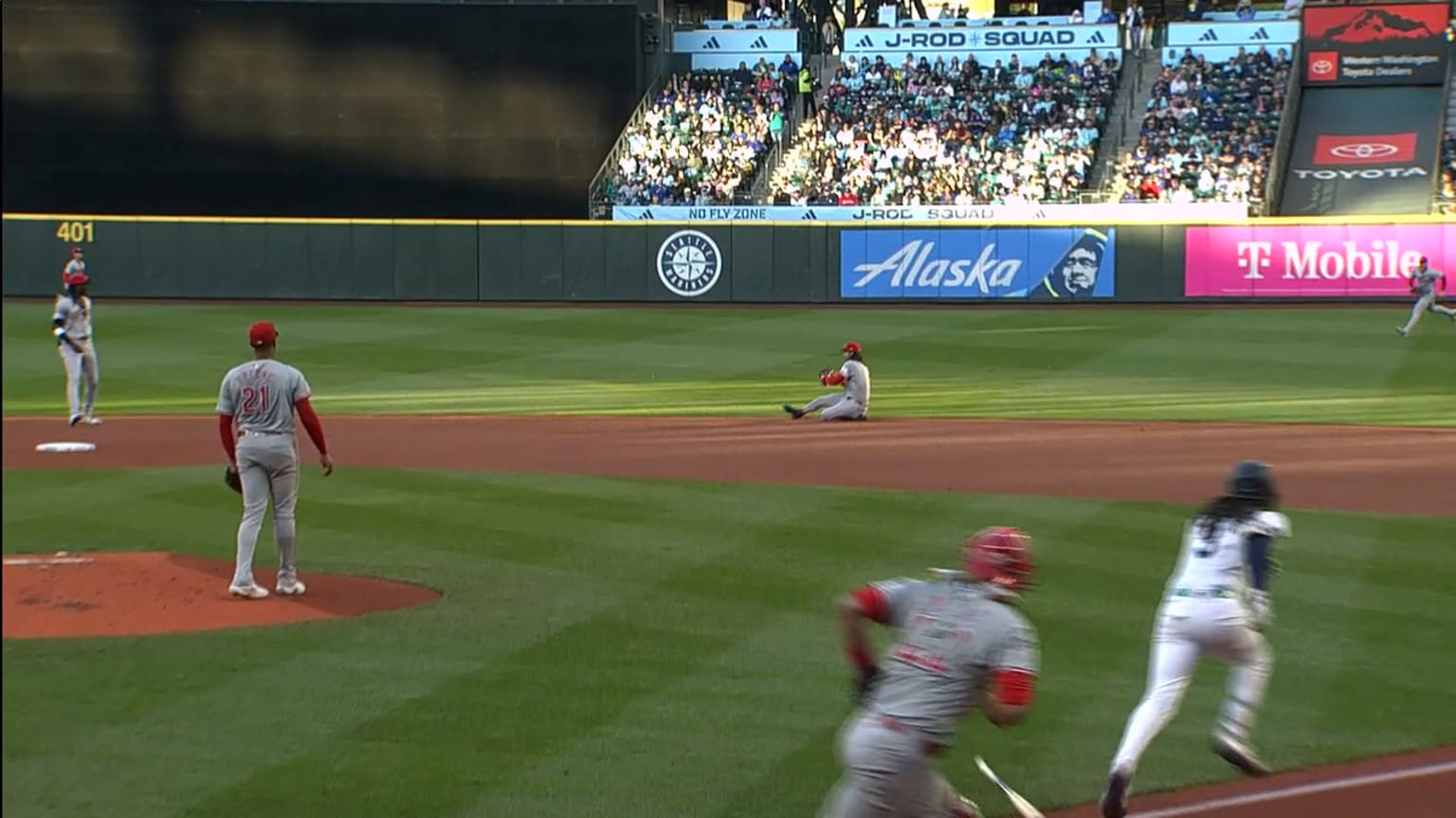 Jonathan India's sliding play | 04/16/2024 | Cincinnati Reds