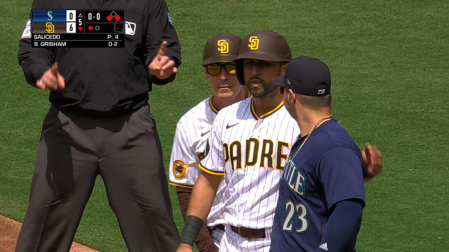 Alfonso Rivas knocks an RBI single to left field | 06/07/2023 | San ...