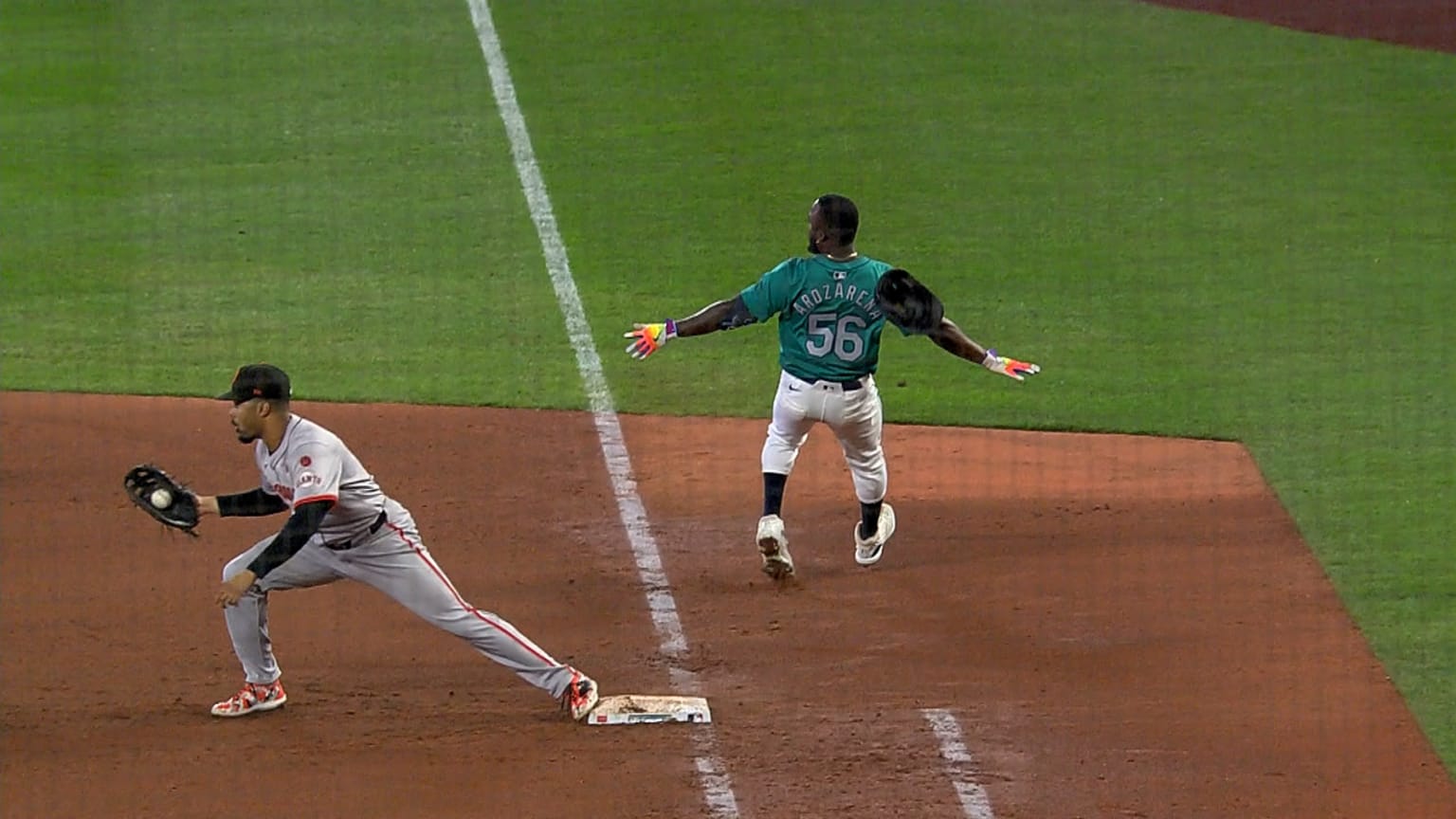 Luke Raley scores on a fielder's choice | 08/24/2024 | Seattle Mariners