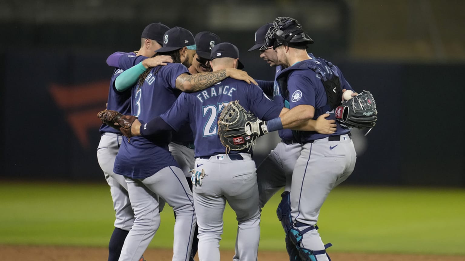 Tayler Saucedo secures the win, 4-3 | 06/04/2024 | Seattle Mariners