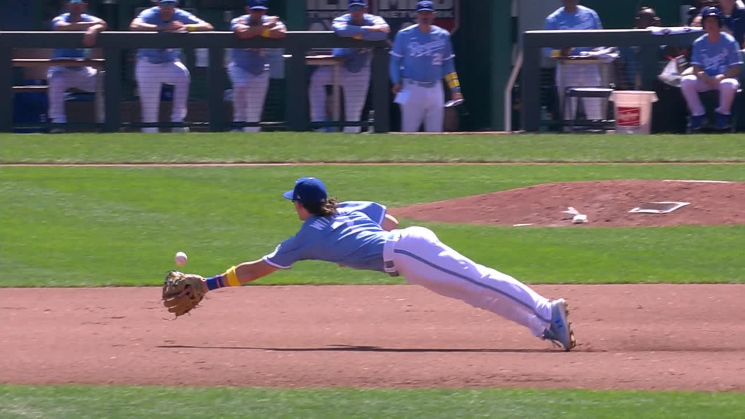 Bobby Witt Jr. makes an impressive diving catch | 09/03/2023 | Kansas ...