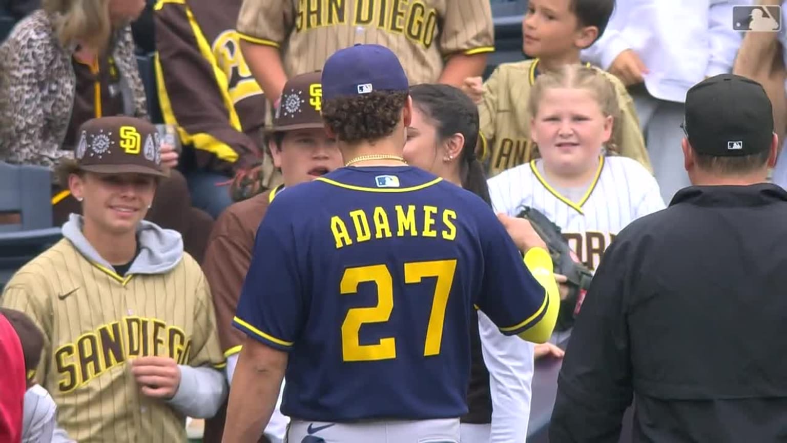 Willy Adames comforts the ballgirl after her mistake | 04/16/2023 ...
