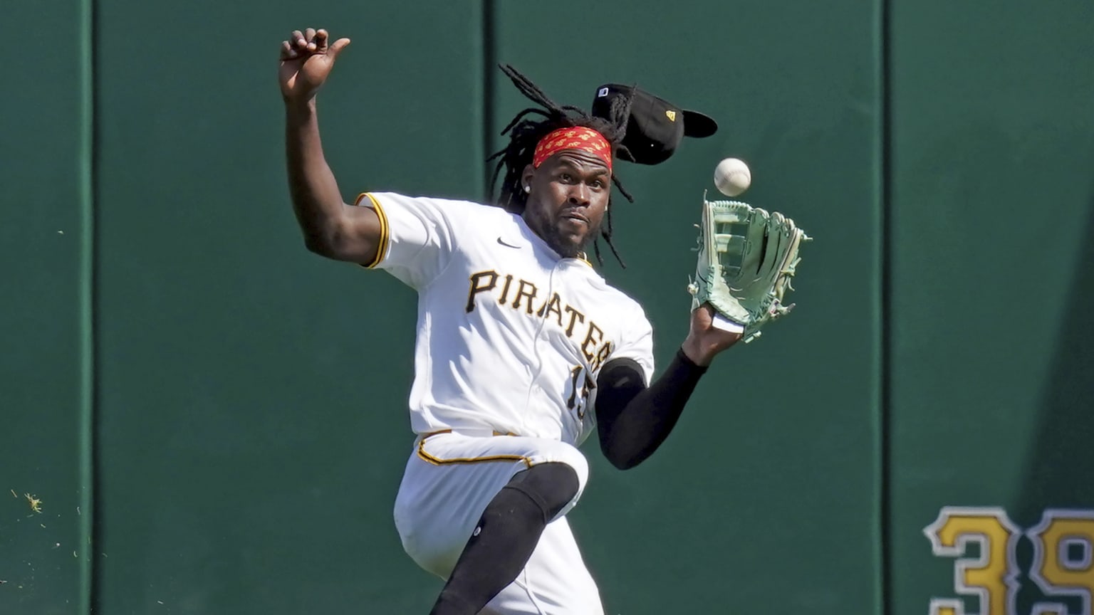 Oneil Cruz's slick sliding catch | 09/11/2024 | Pittsburgh Pirates