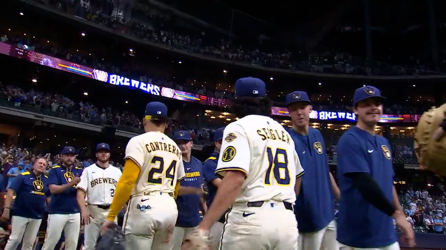 Brewers secure 11th straight win | 08/12/2025 | Milwaukee Brewers