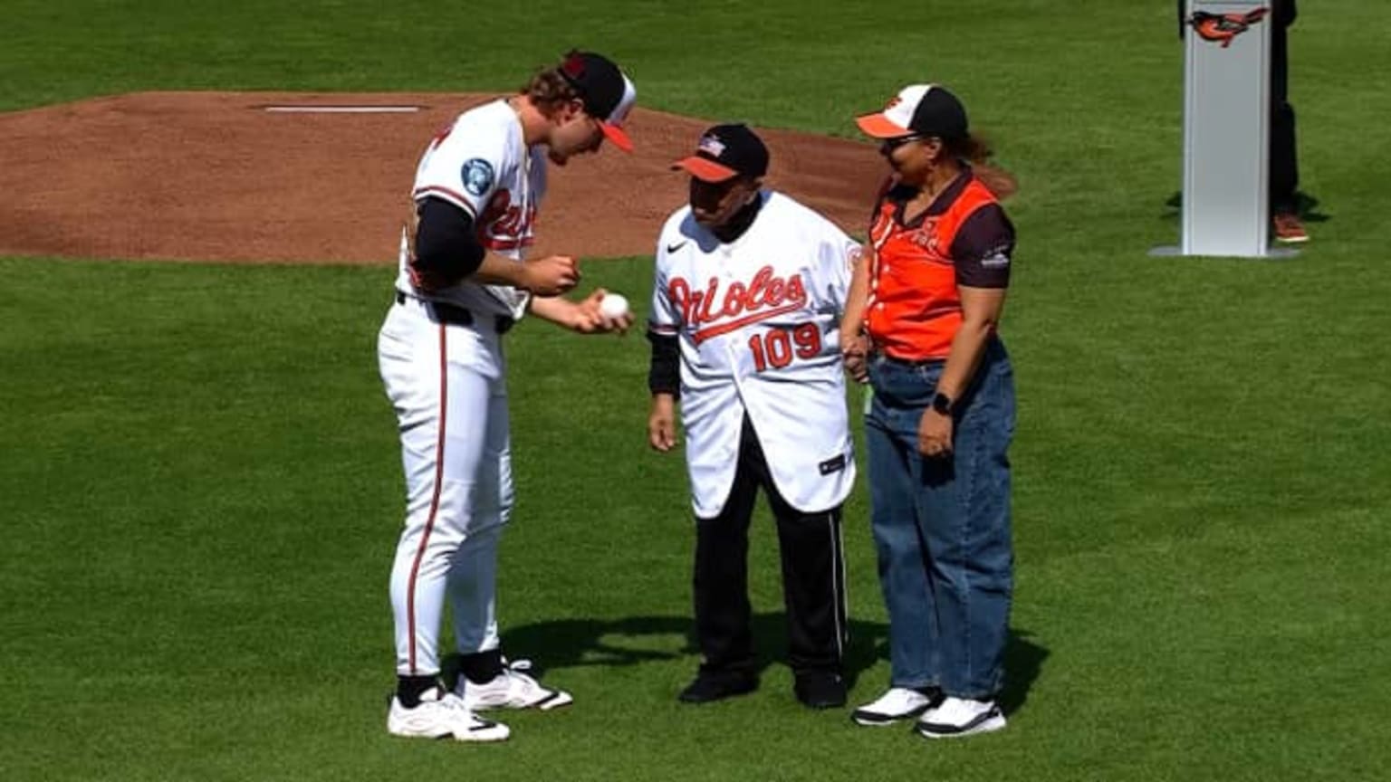 109-year-old Arthur Green throws out first pitch | 03/26/2026 ...