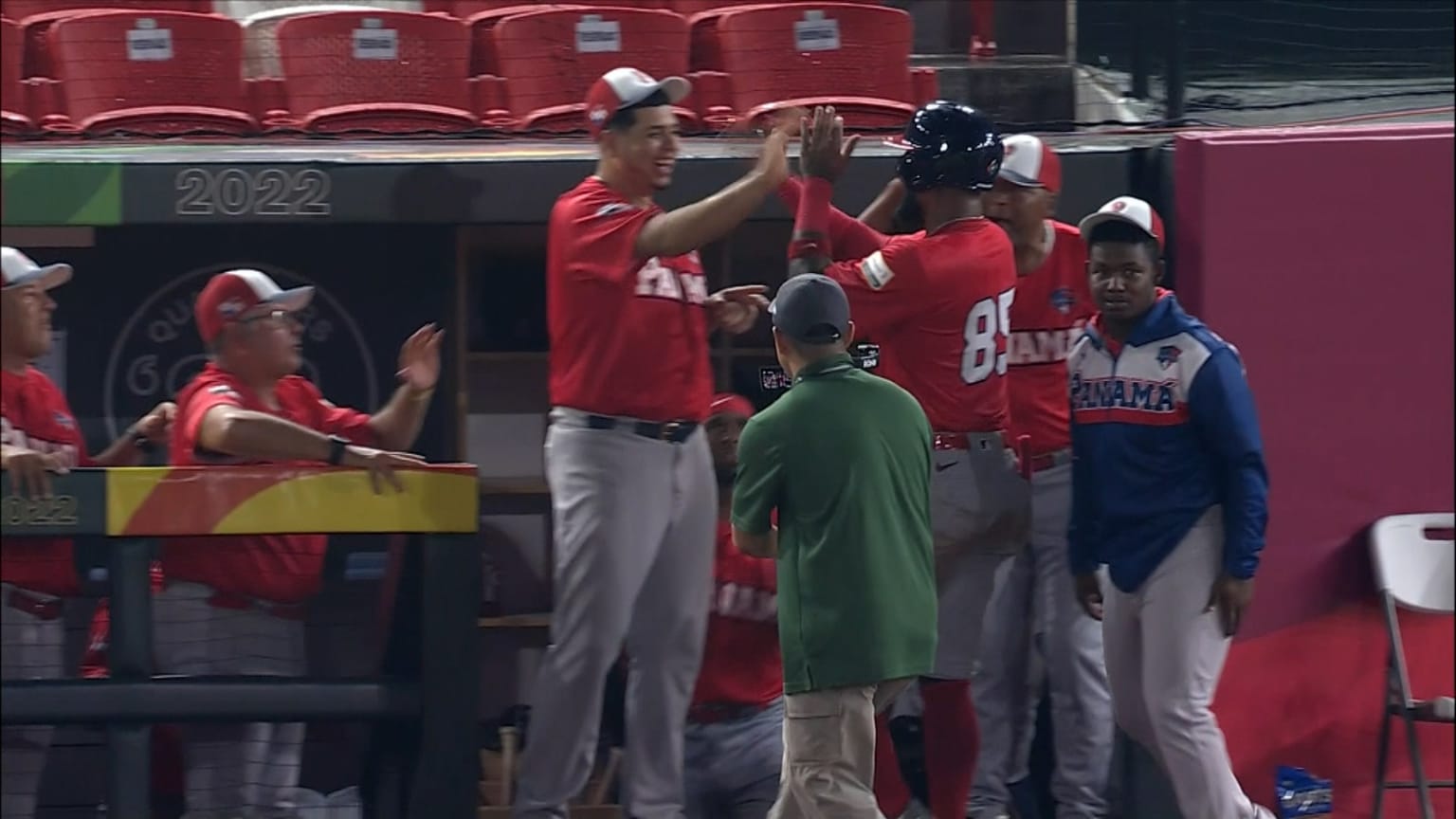 Panama pours on six runs in 5th | 10/01/2022 | MLB.com
