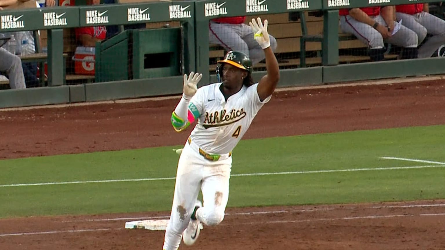 Lawrence Butler se vuela la barda en la 3ra entrada | 08/07/2025 | Los ...