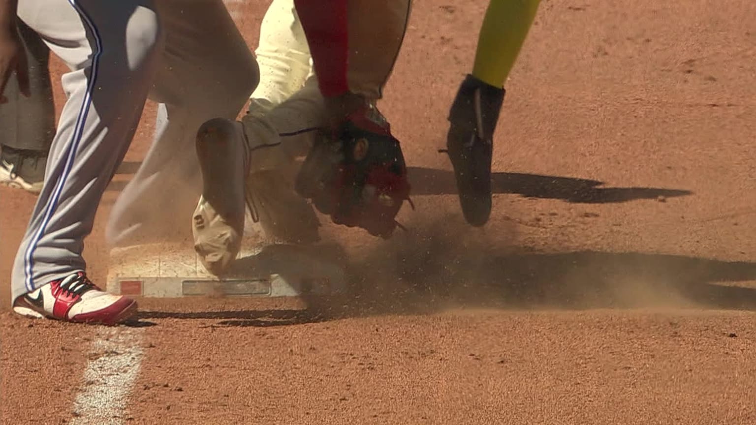 Ryan Bliss llega quieto a tercera tras reto | 07/07/2024 | Los Mariners ...
