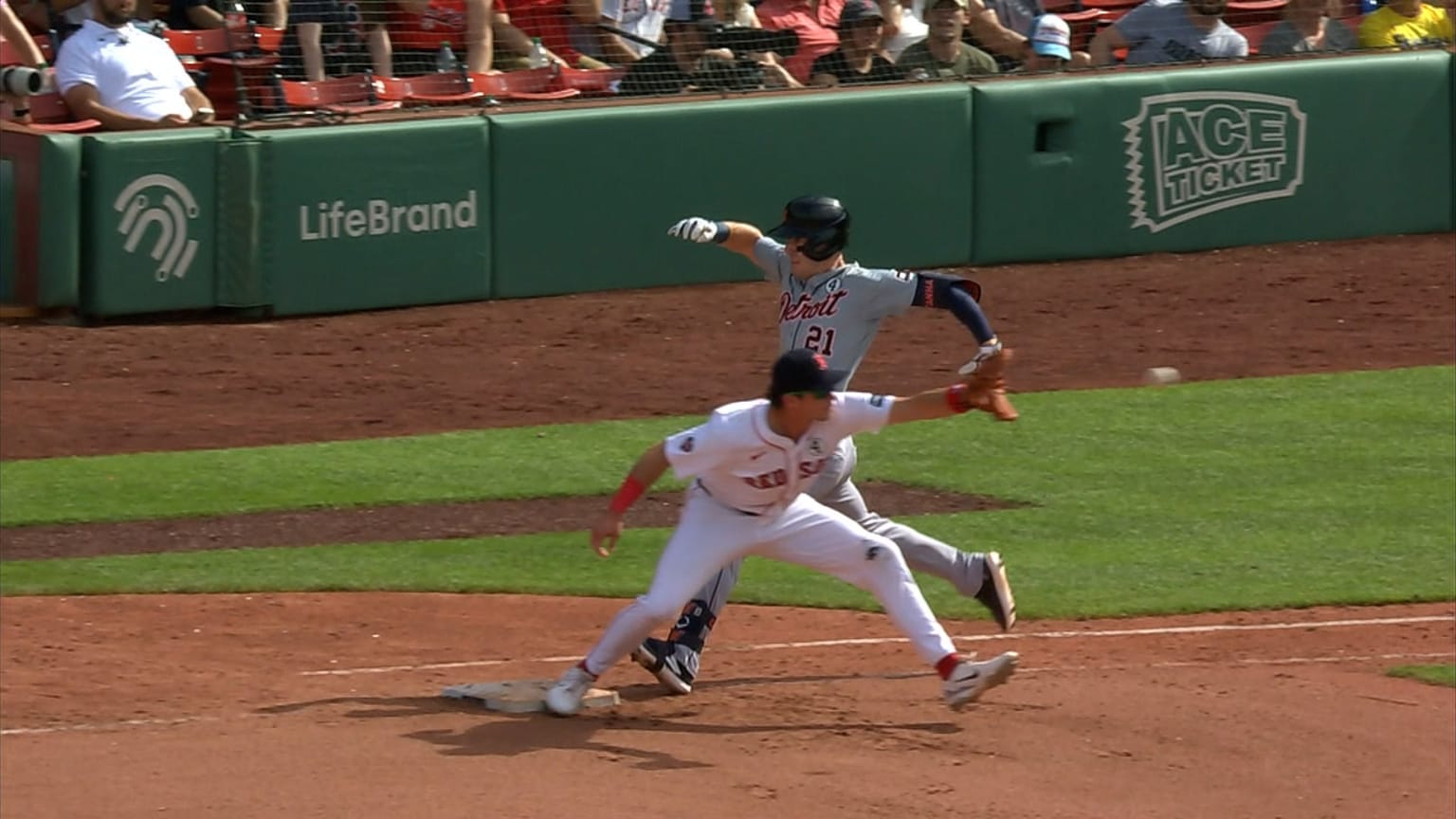 Mark Canha beats the throw at first, call confirmed | 06/02/2024 | San ...