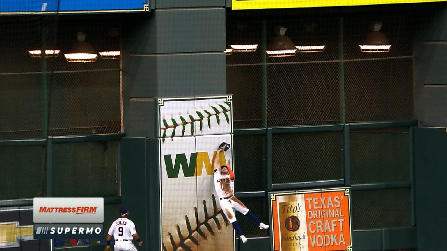 Chas McCormick makes a stellar leaping catch | 05/16/2023 | Houston Astros