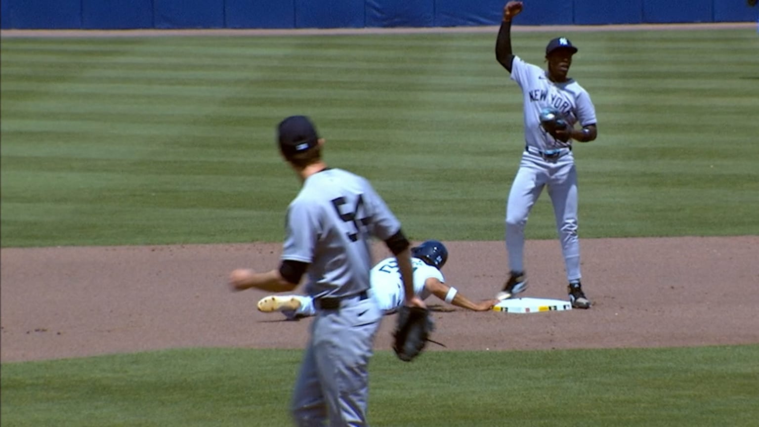 Max Fried picks off Christopher Morel at second | 04/20/2025 | MLB.com