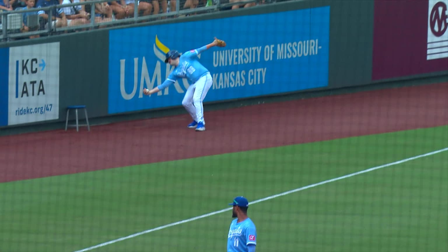 Royals ball boy makes nice snag | 07/13/2025 | Kansas City Royals