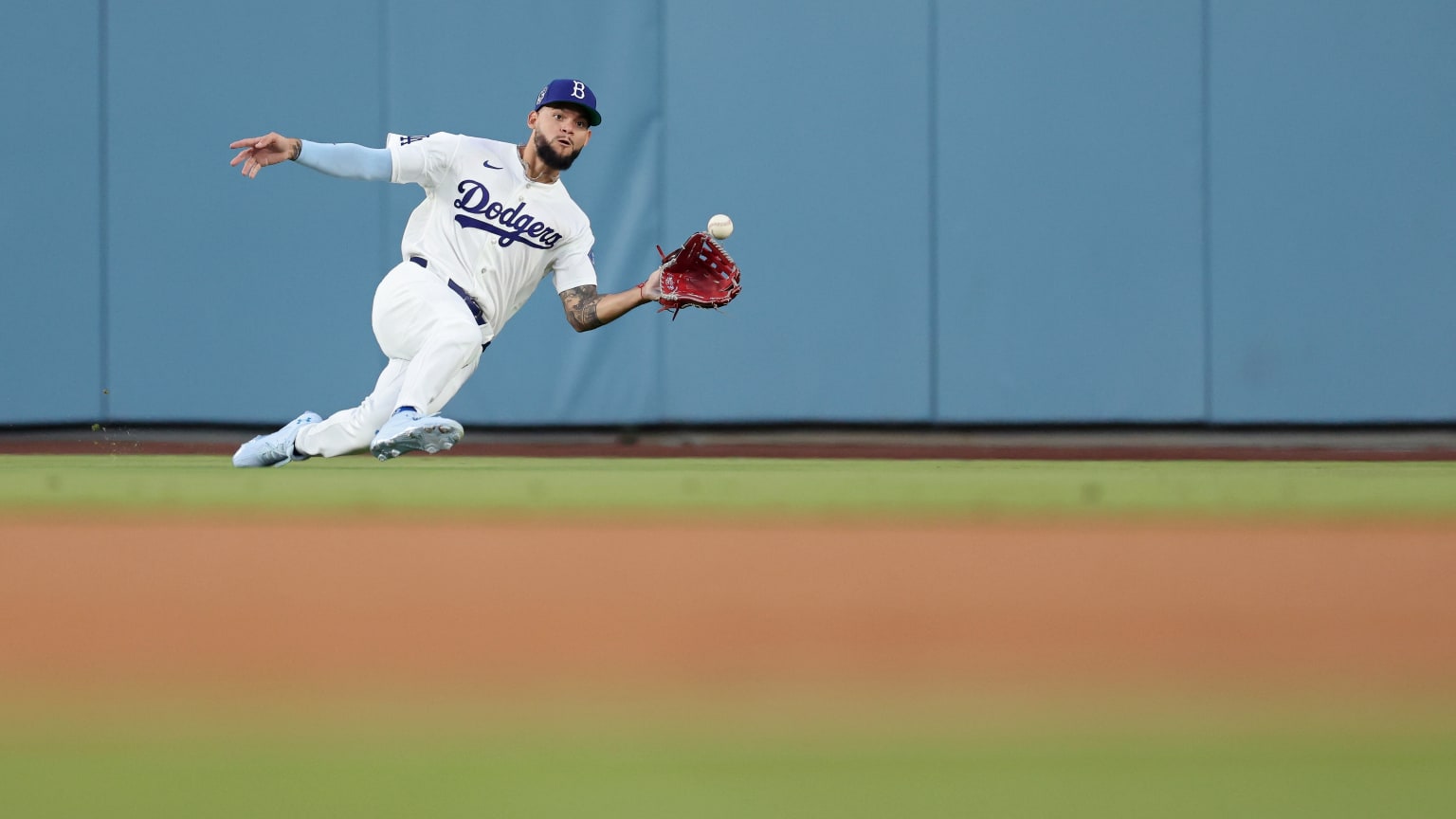 Andy Pages' sliding catch | 04/15/2026 | Los Angeles Dodgers