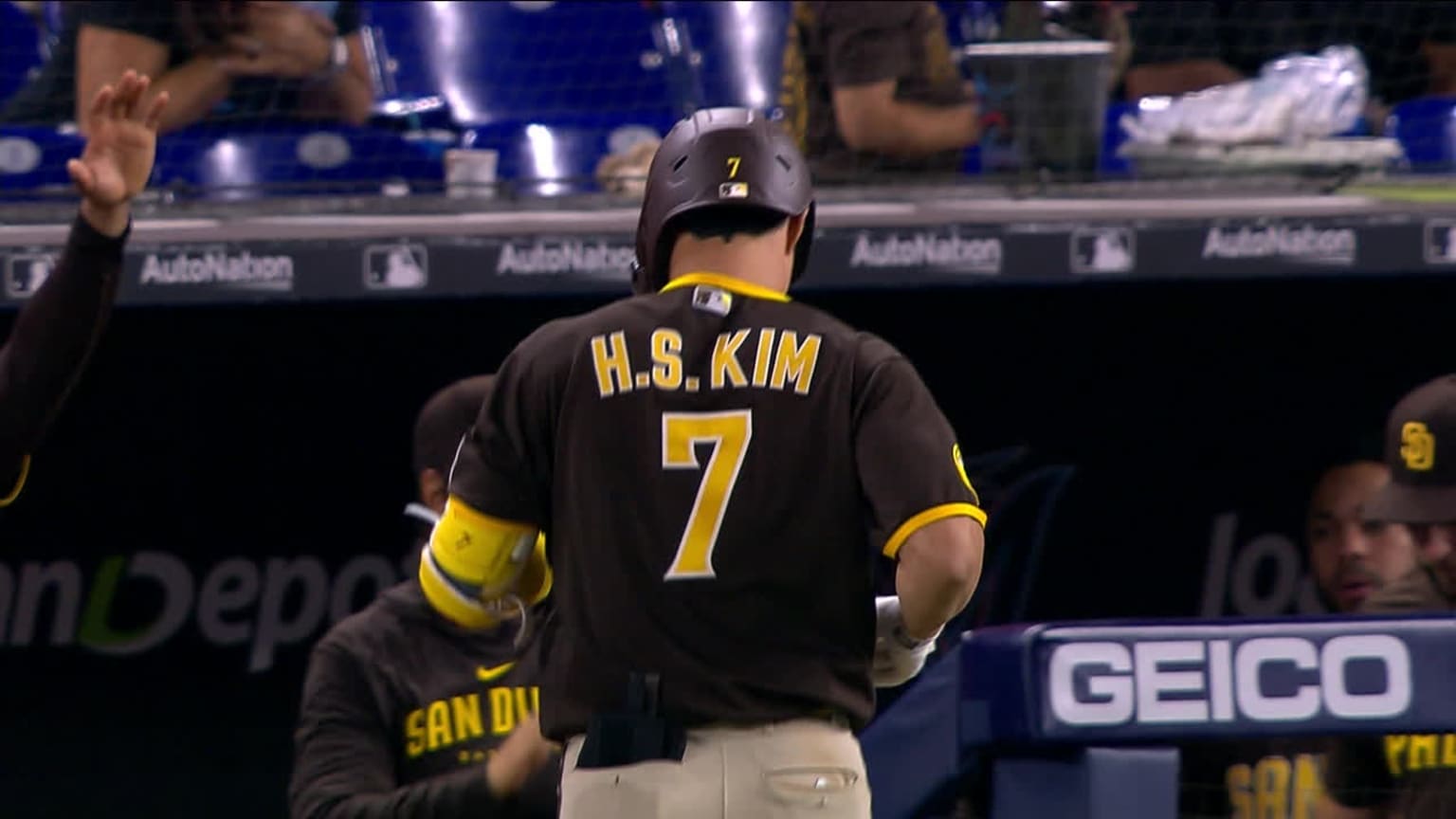 Ha-Seong Kim lifts a sac fly to extend the lead | 05/30/2023 | San ...