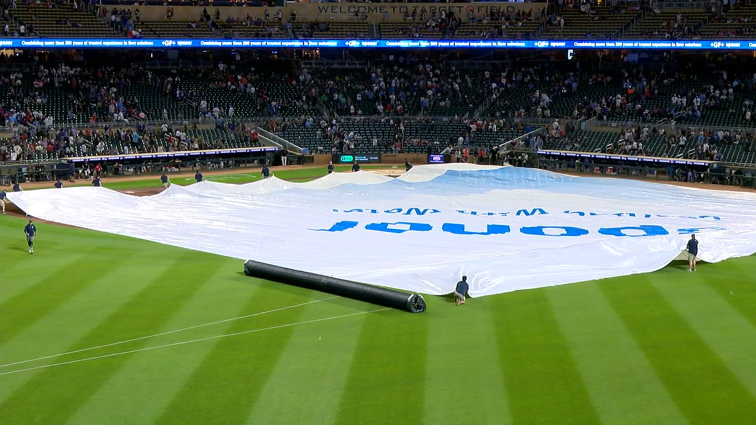 Tarp comes on in Minnesota | 06/04/2026 | MLB.com