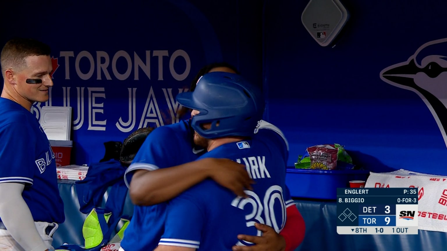 Alejandro Kirk sizzles a three-run home run to left | 04/11/2023 ...