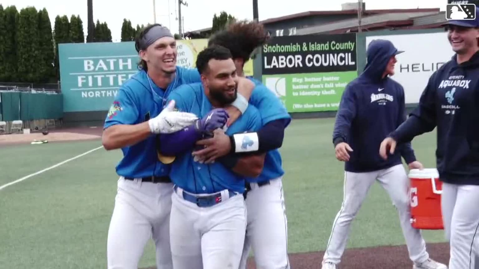 Victor Labrada's walk-off single | 06/24/2024 | Seattle Mariners
