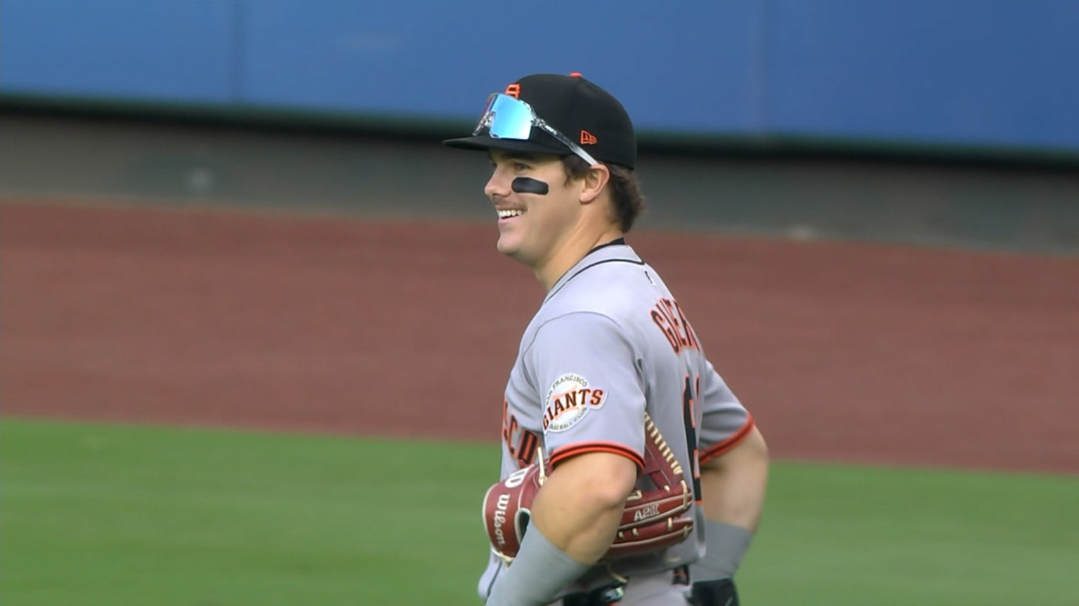 Drew Gilbert's juggling catch against the wall | 09/06/2025 | MLB.com