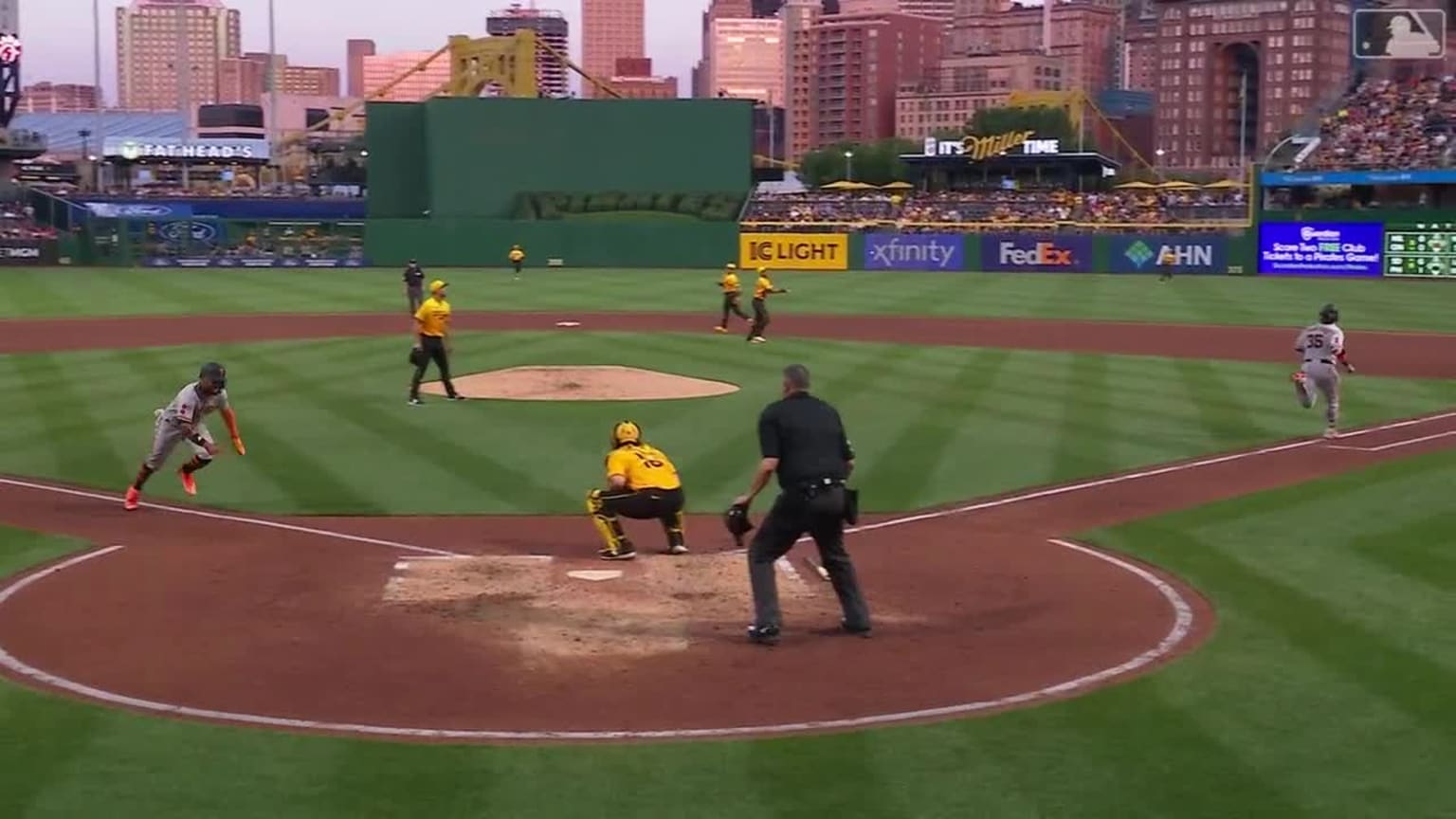 Brandon Crawford drives home Luis Matos in the 6th | 07/14/2023 | San ...