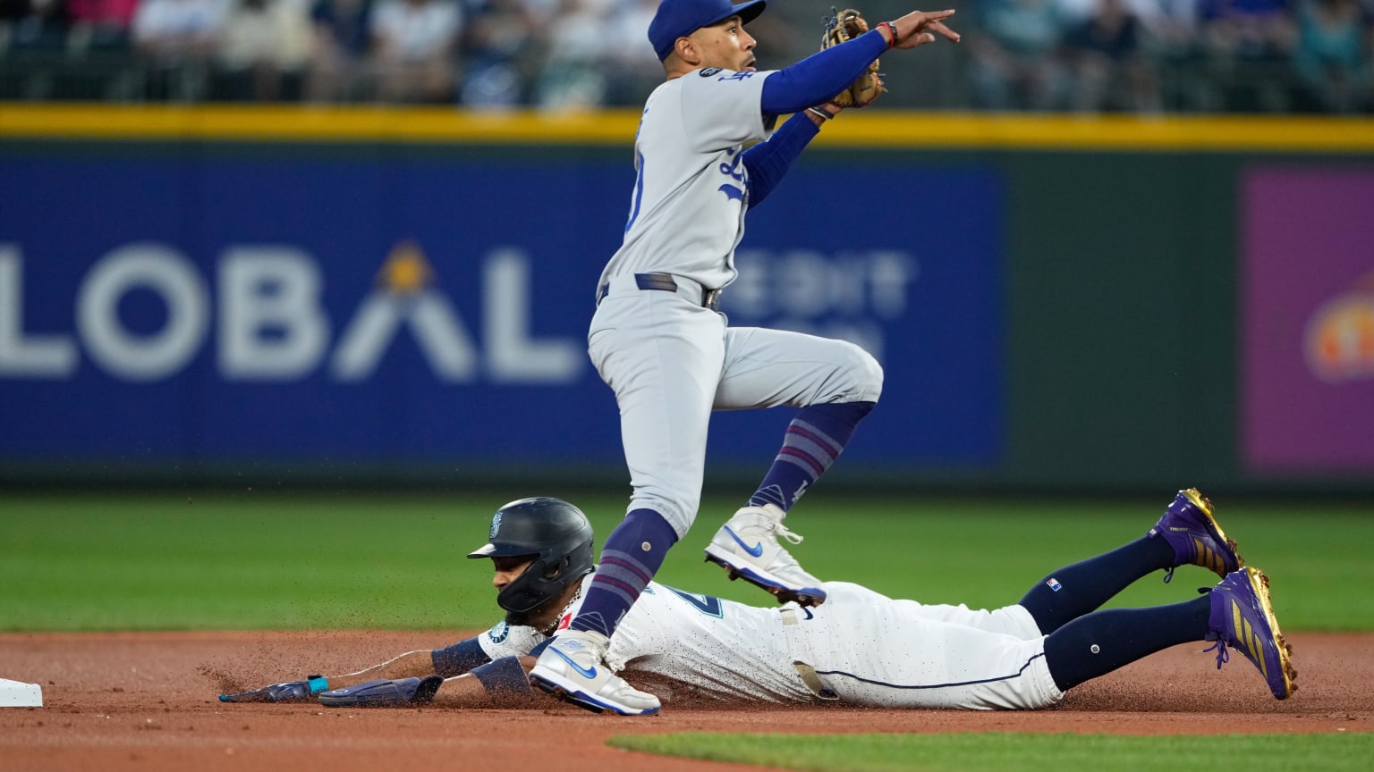 J-Rod joins 30/30 club with two stolen bases | 09/27/2025 | MLB.com