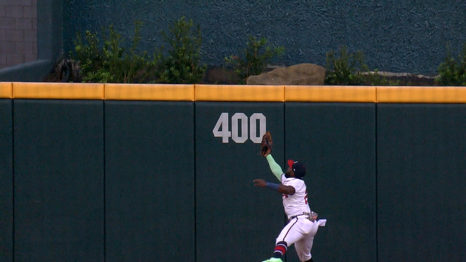 Michael Harris II's sensational catch | 05/12/2025 | MLB.com