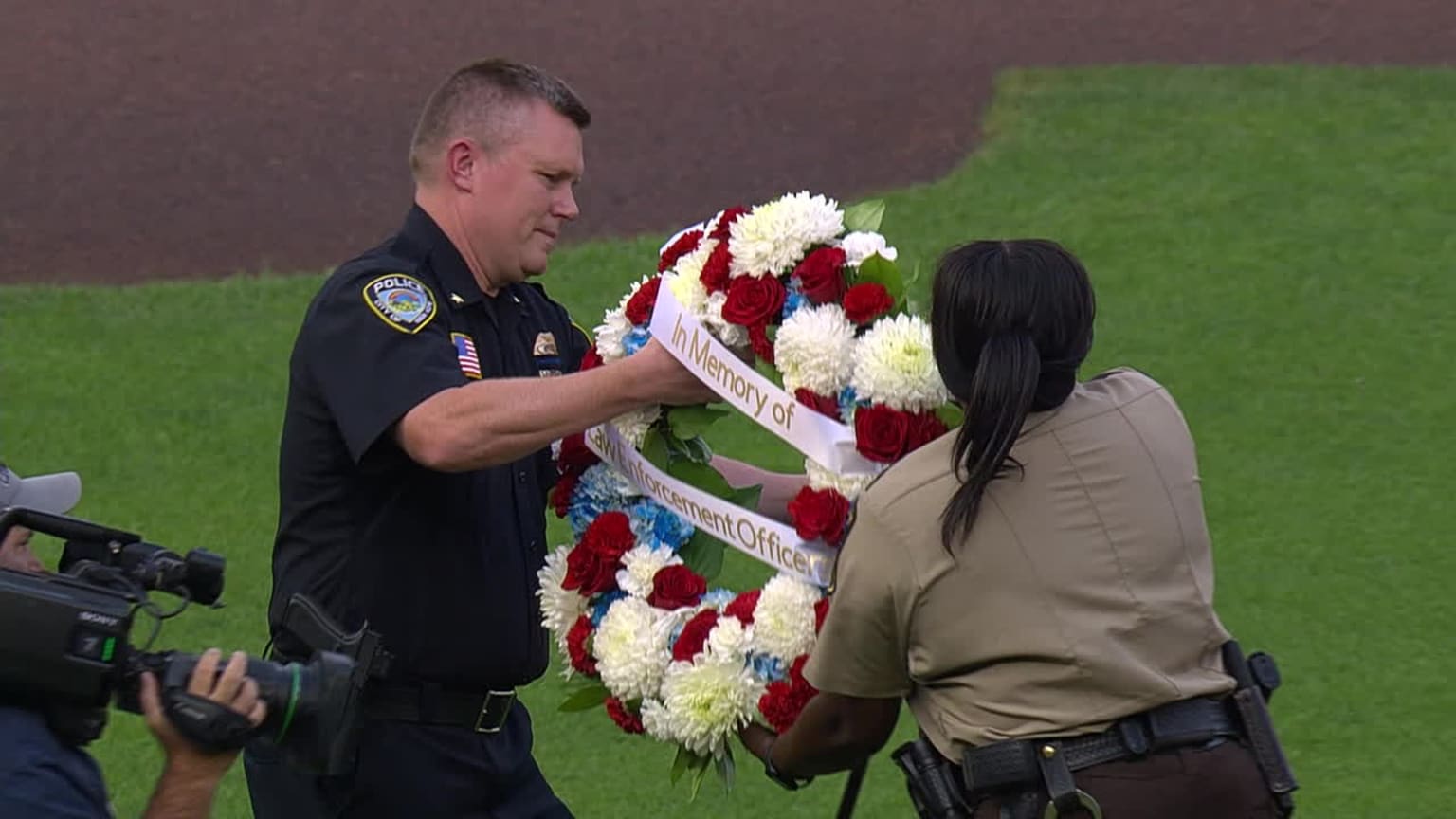 Twins honor 9/11 victims and first responders | 09/11/2024 | MLB.com