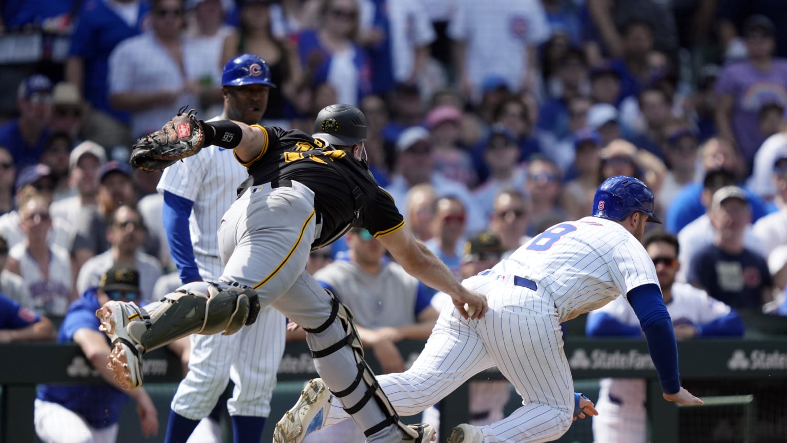 Pirates catch Ian Happ in a rundown | 05/18/2024 | Pittsburgh Pirates