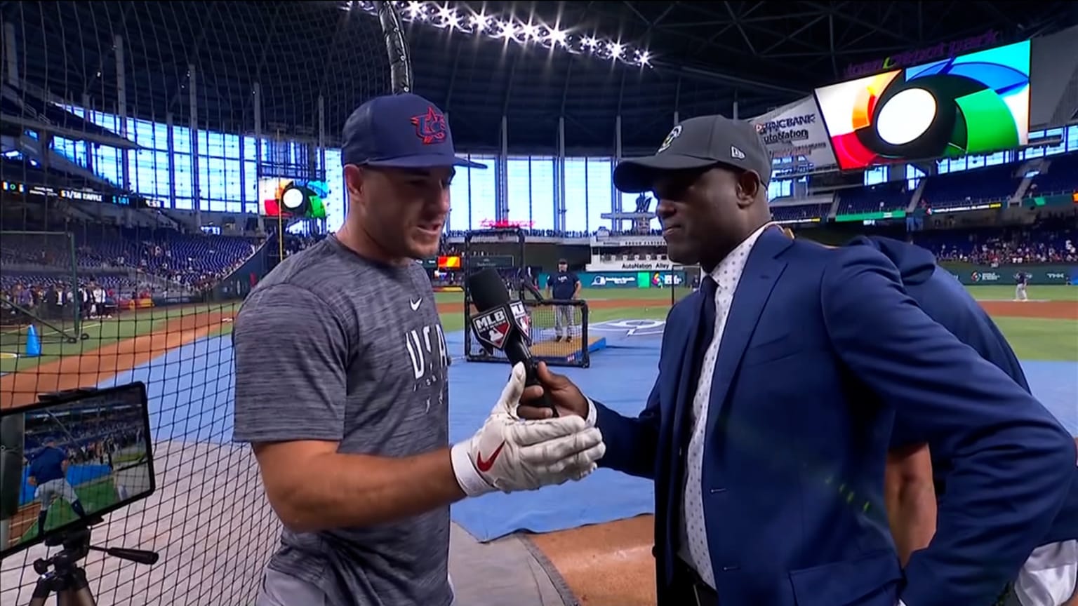 Harold Reynolds visits Team USA's batting practice | 03/21/2023 ...