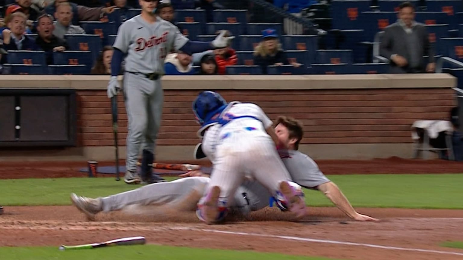 The Mets recover and get the out at home | 05/12/2026 | MLB.com