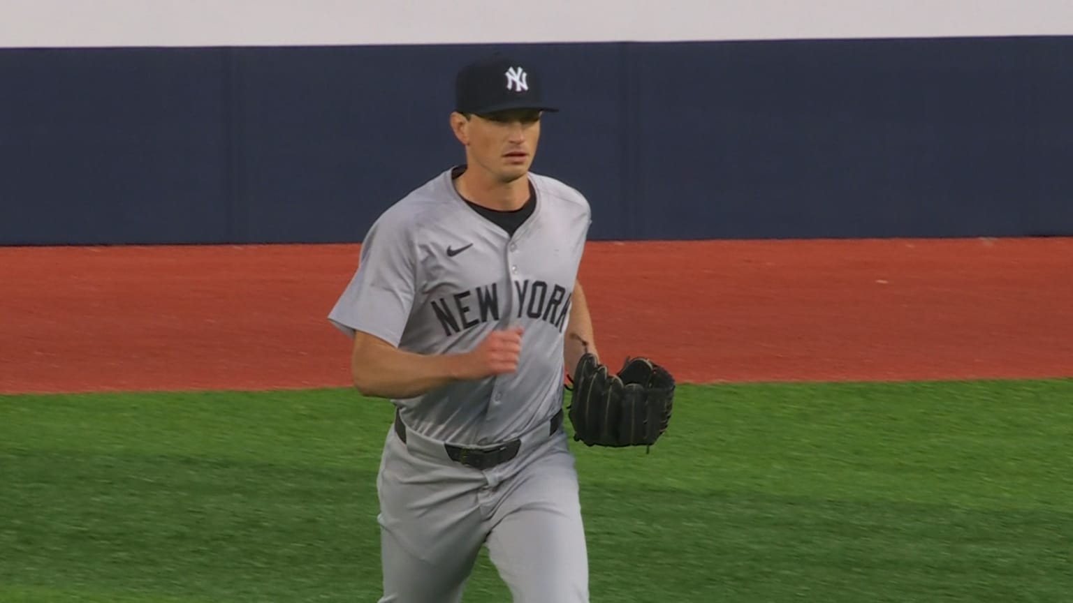 Bickford runs back to bullpen after Rodón stays in | 06/27/2024 | MLB.com