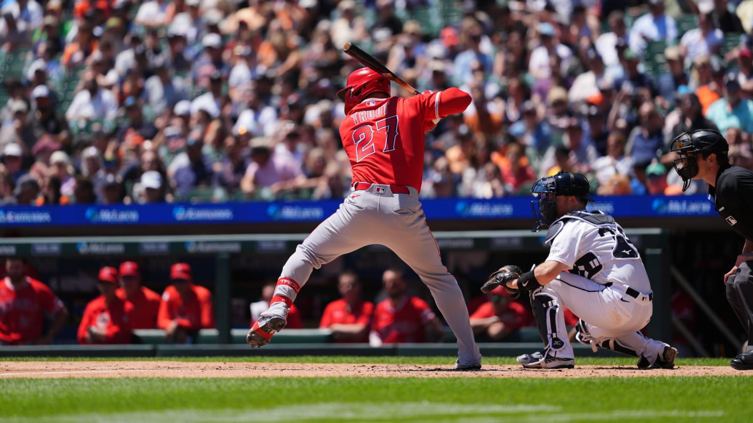 Mike Trout remolca dos con doble en la 9na | 28/05/2026 | Los Angels de ...