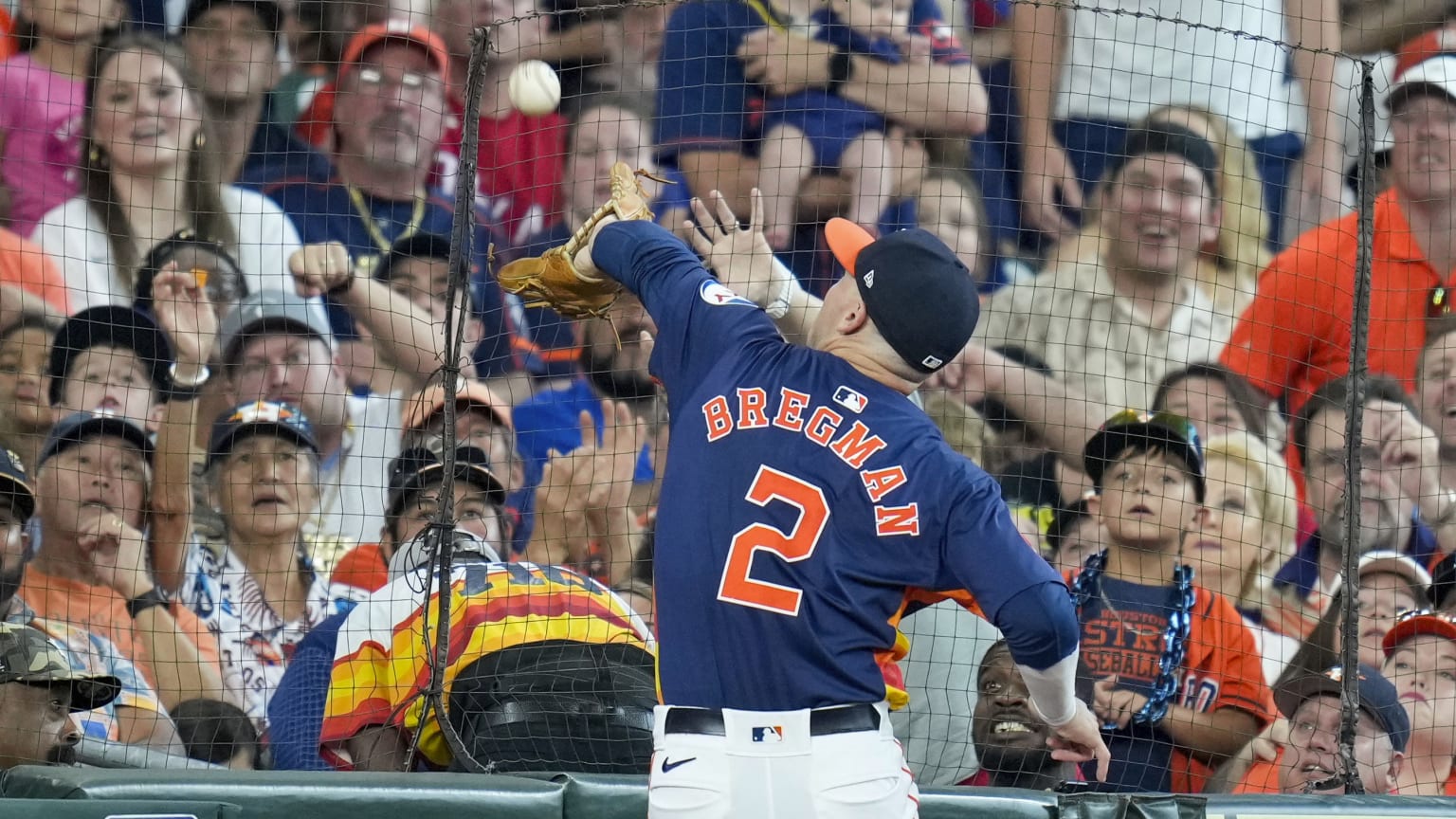 Alex Bregman's catch in netting | 07/14/2024 | Houston Astros