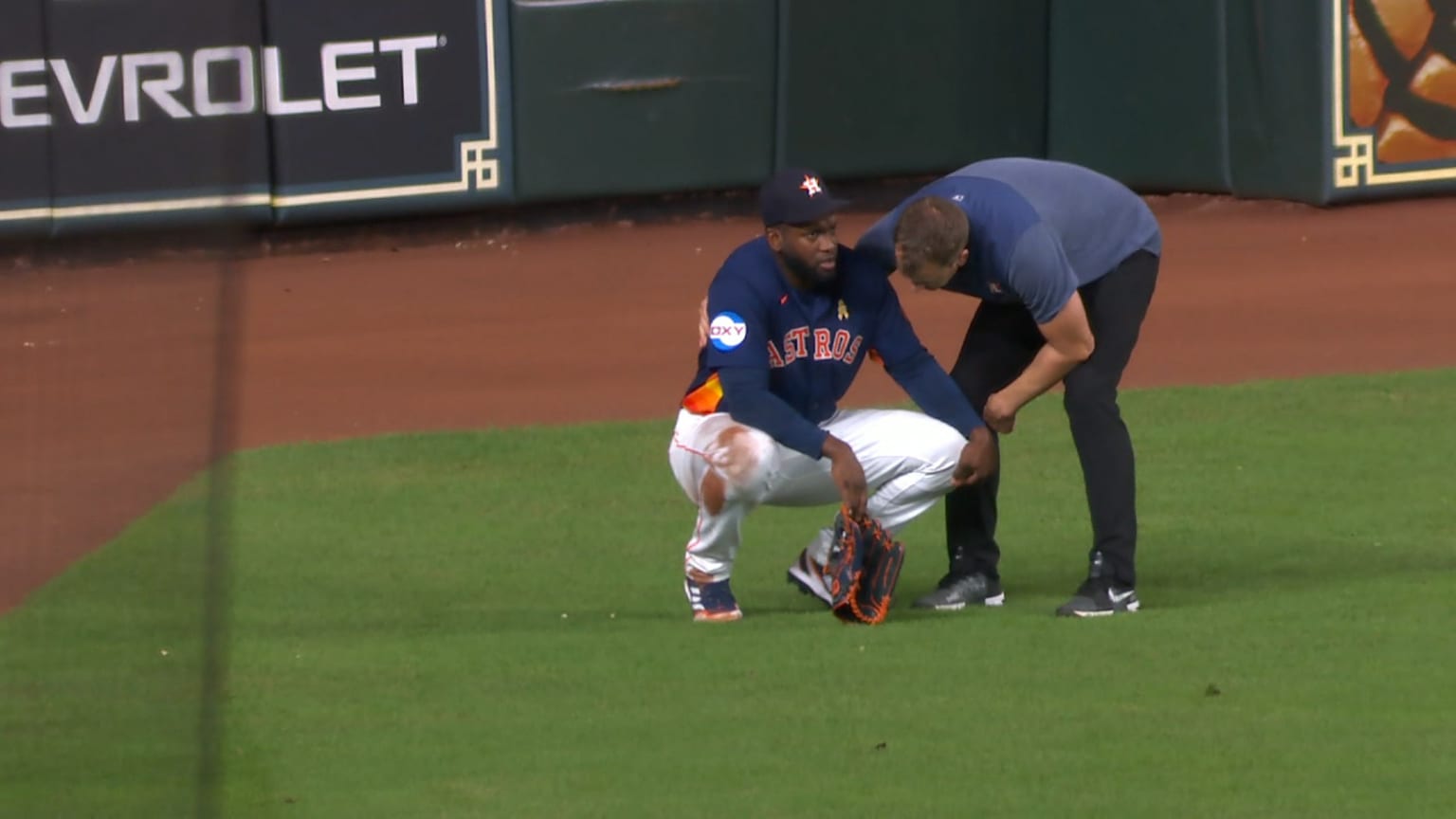 Yordan Alvarez slips on warning track, stays in game | 09/03/2023 ...