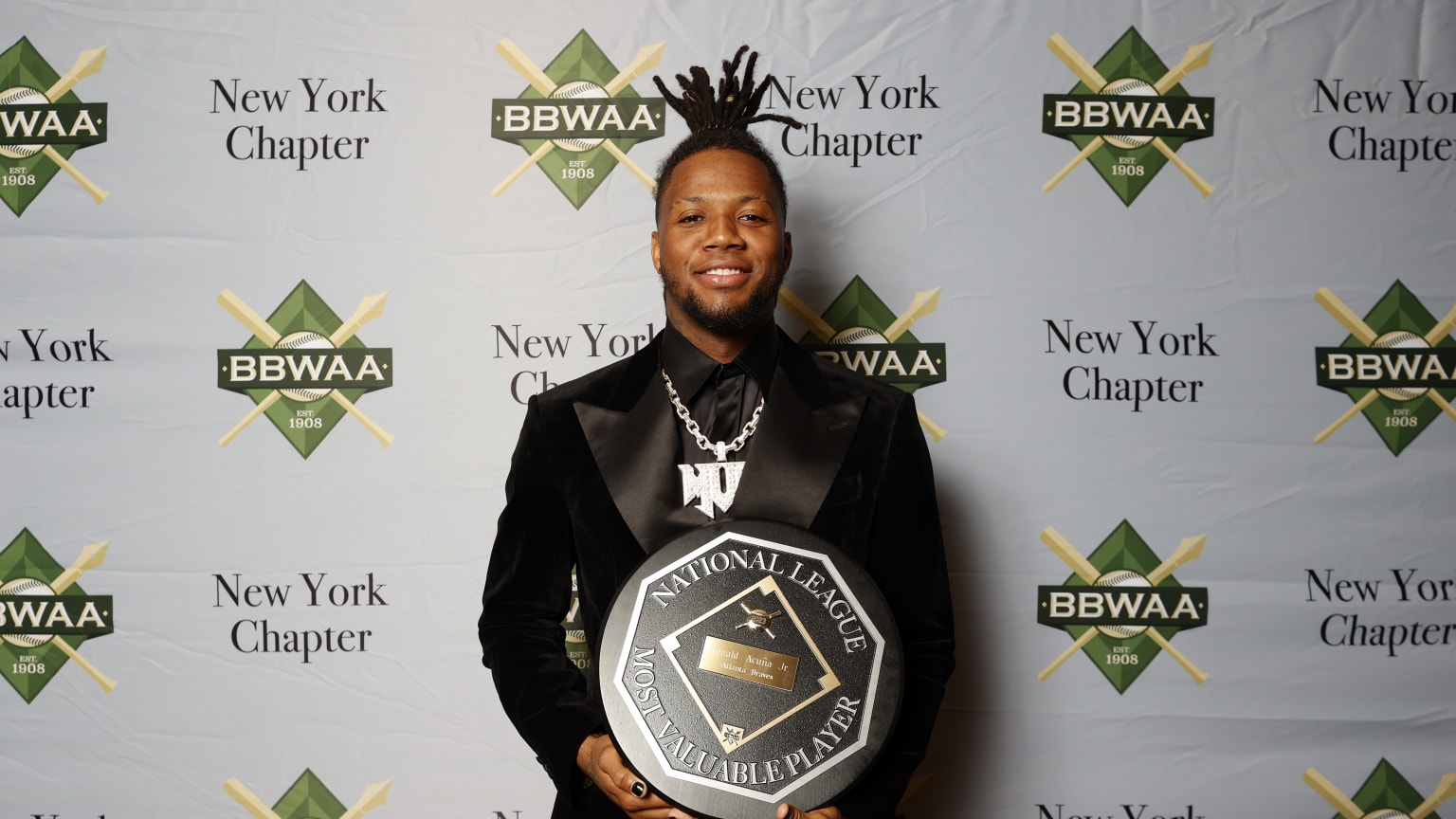 Ronald Acuña Jr. receives NL MVP at BBWAA dinner | 01/28/2024 | MLB.com
