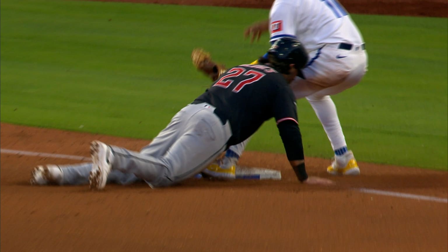 Guardians execute double steal | 05/06/2026 | MLB.com