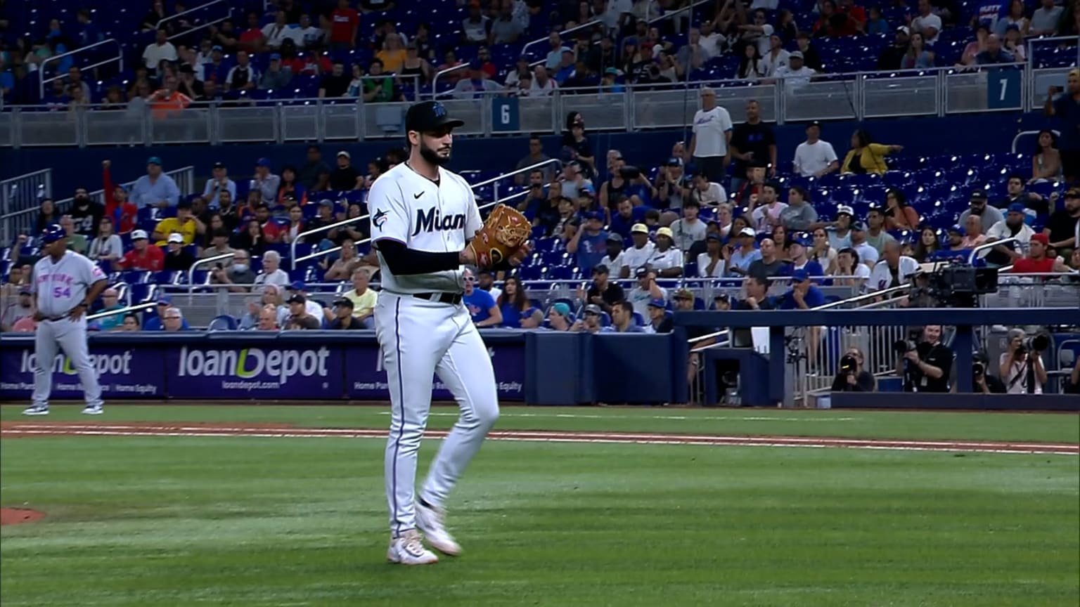 Andrew Nardi escapes the jam in the 7th inning | 09/19/2023 | Miami Marlins