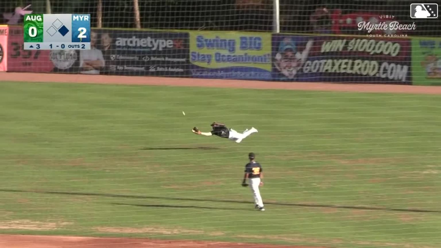 Alexey Lumpuy's terrific diving catch | 07/20/2025 | Chicago Cubs