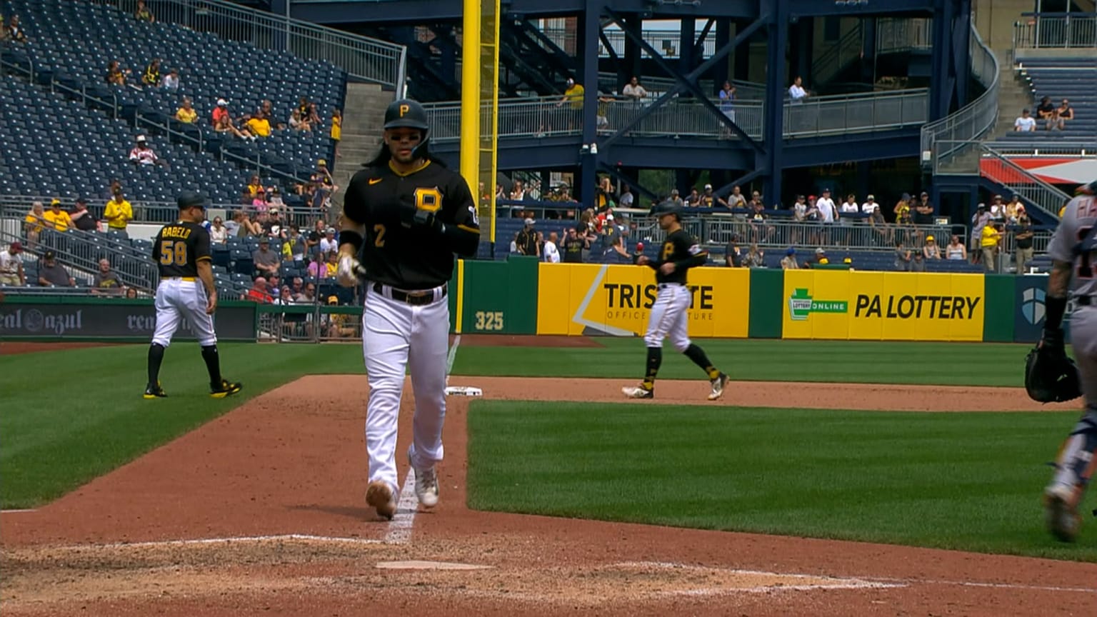 Connor Joe scores on walk in the 9th | 08/02/2023 | Pittsburgh Pirates