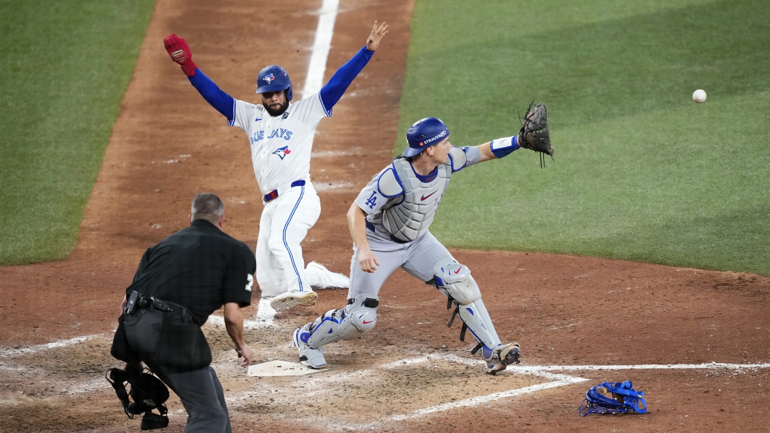 Rojas throws out Kiner-Falefa after call is confirmed | 11/01/2025 ...