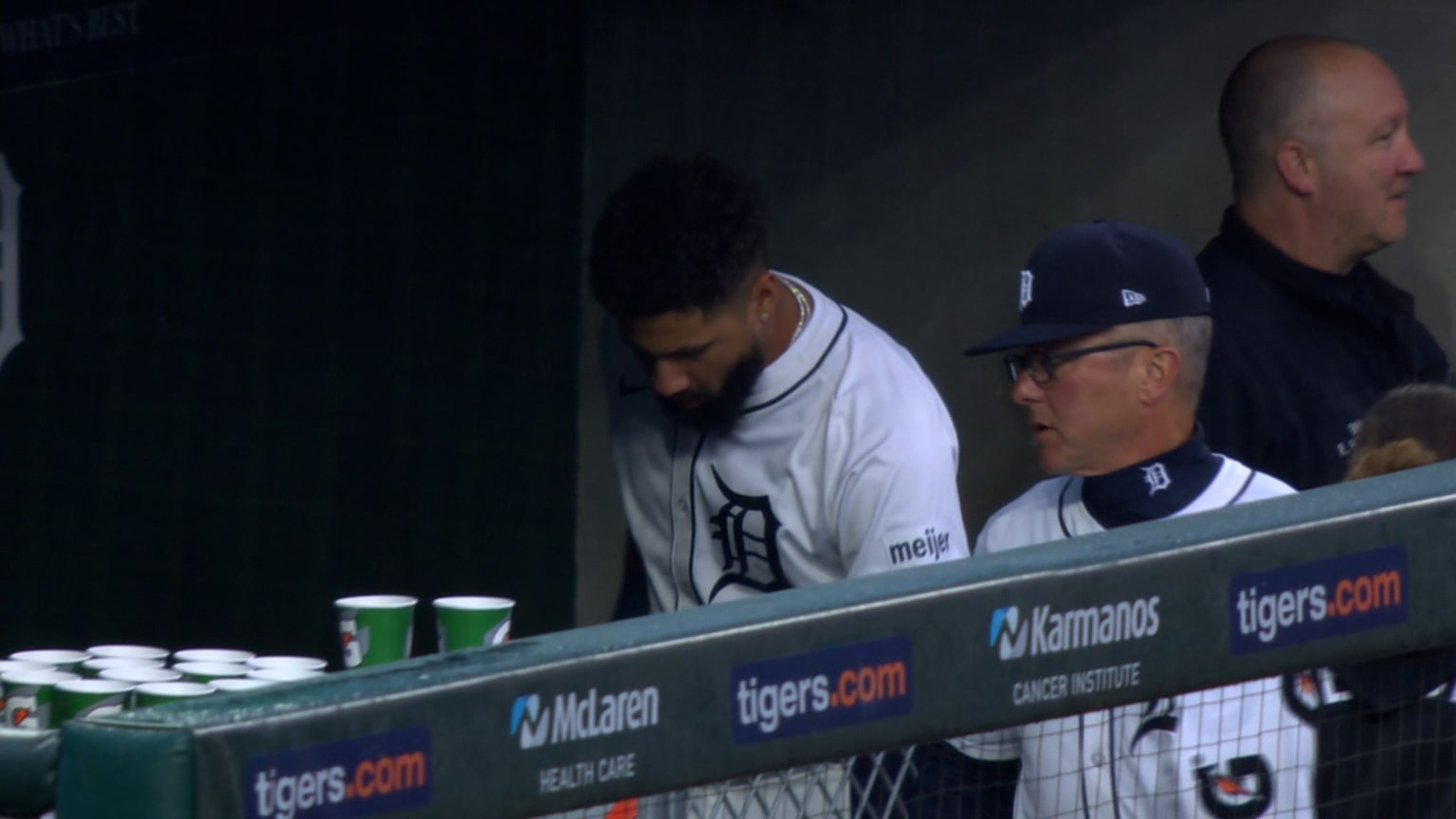 Gleyber Torres exits due to discomfort in right leg | 05/22/2025 ...