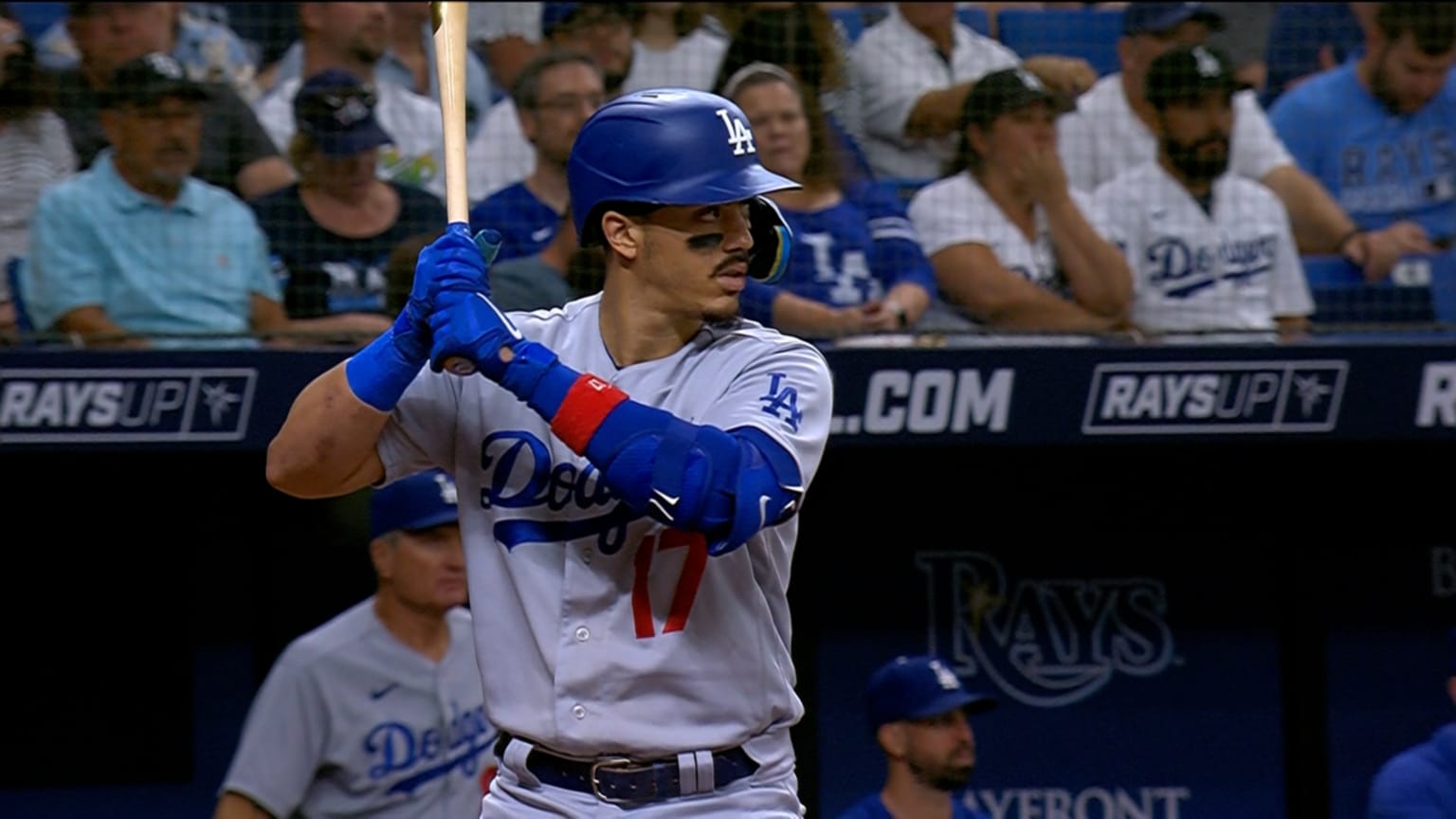 Miguel Vargas lifts a sac fly to center field | 05/28/2023 | Los ...
